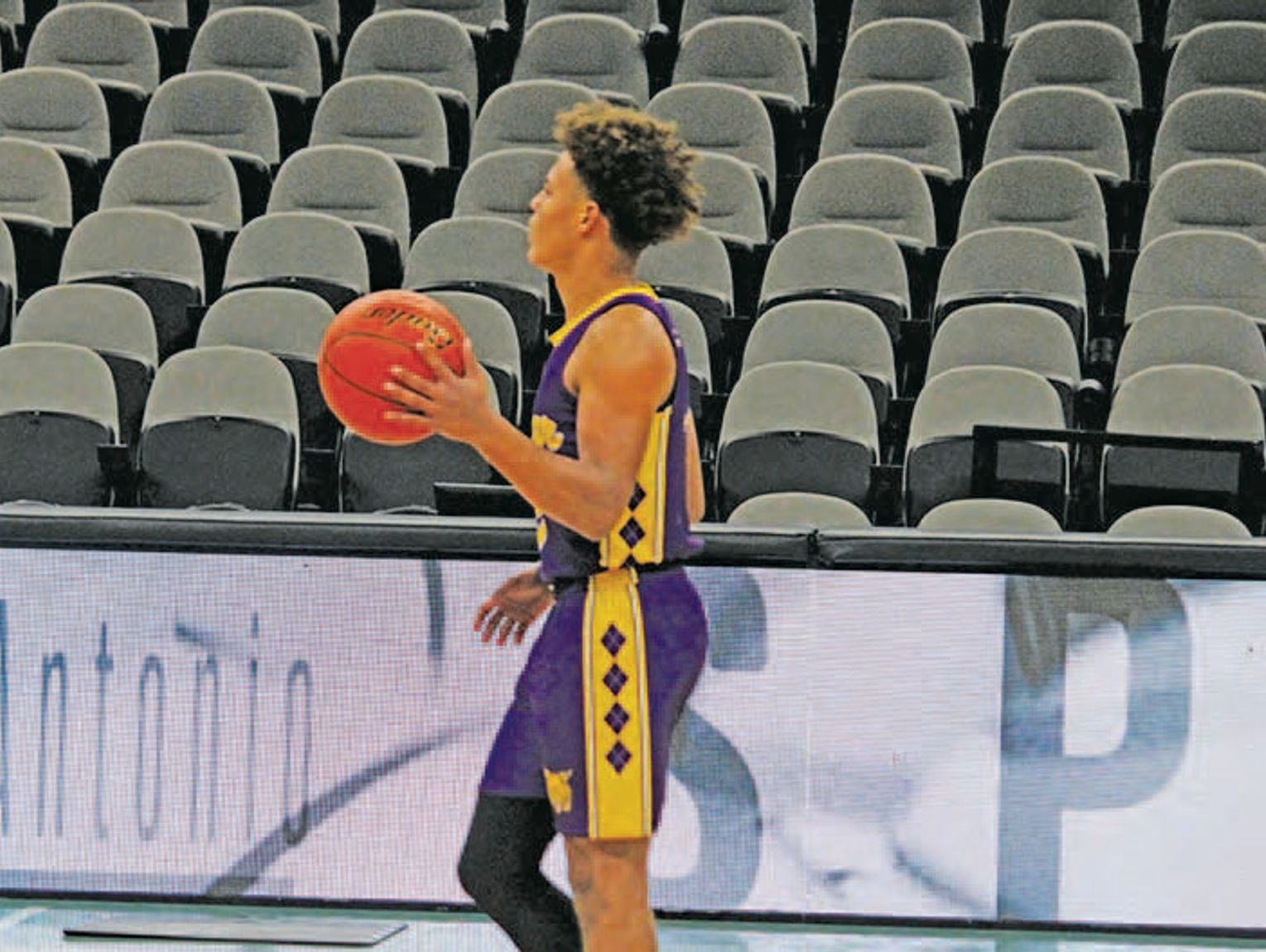 Wildcats start the basketball season with one goal in mind